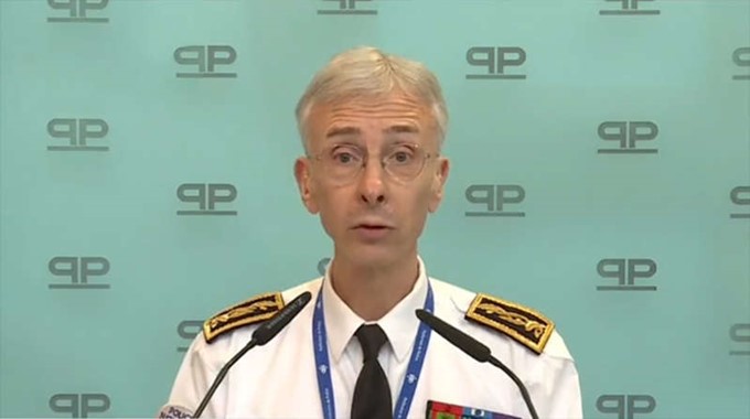 PARIS, 14 juillet : Le préfet de police Lallement interdit le « bal des ...
